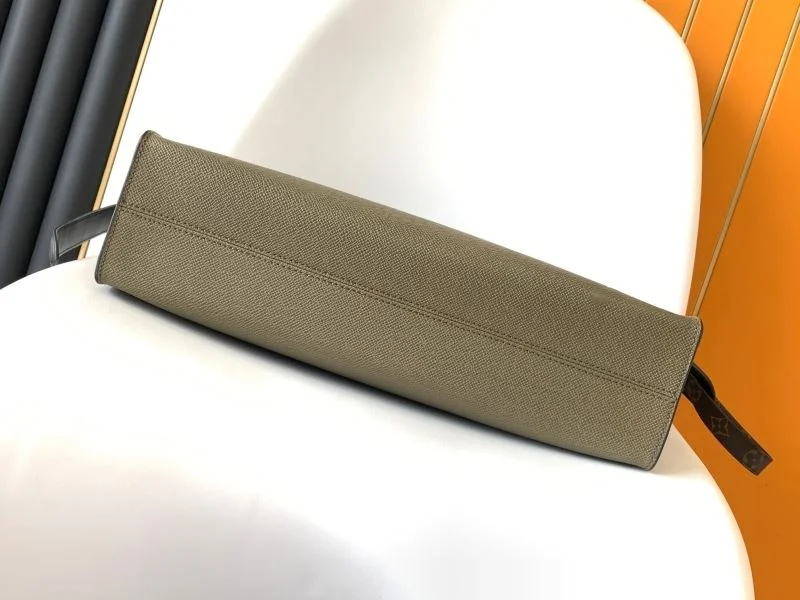 Accurate model Mens Louis Vuitton Briefcases