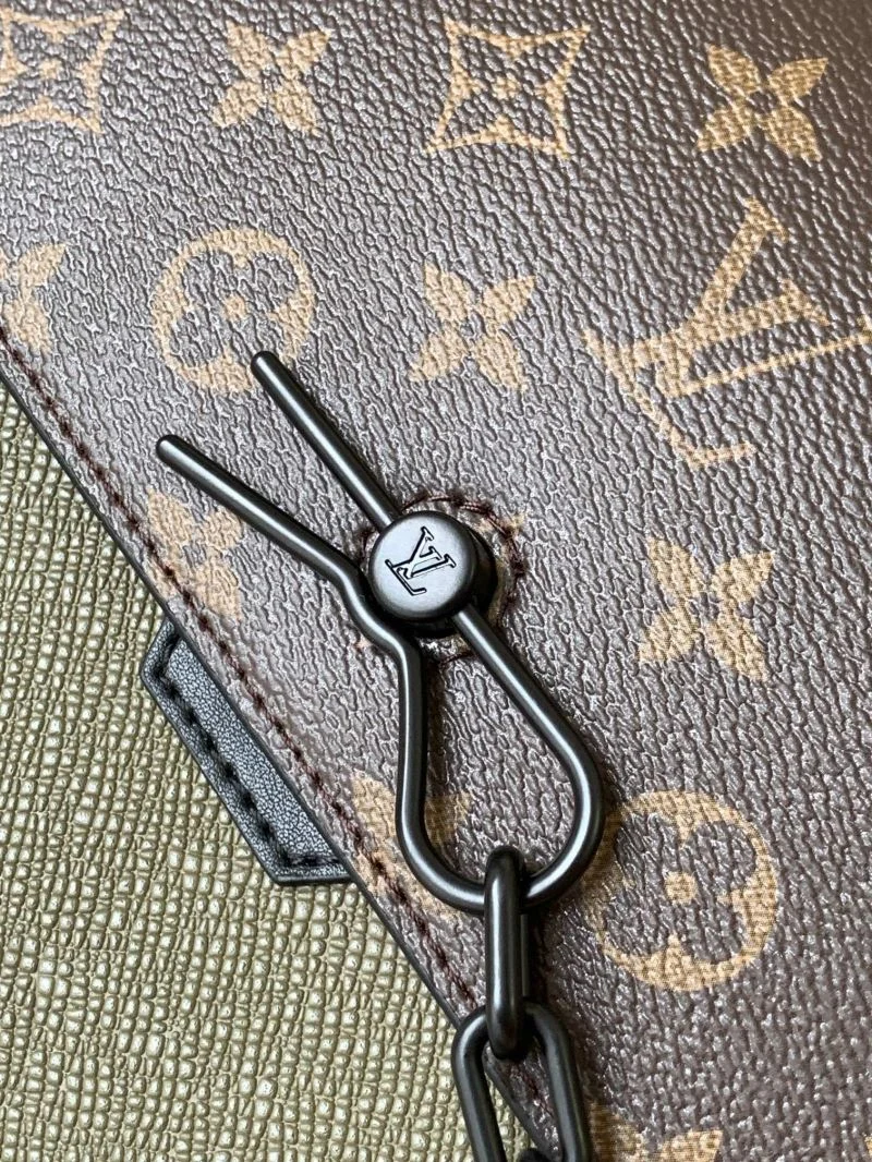Accurate model Mens Louis Vuitton Briefcases