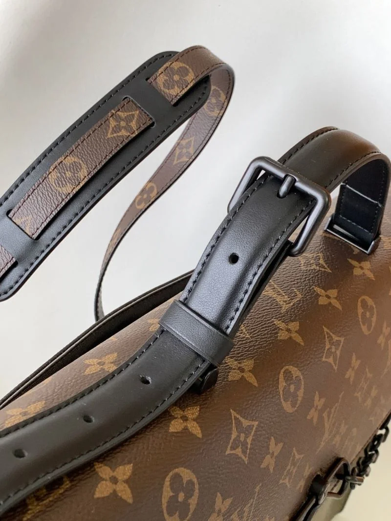 Accurate model Mens Louis Vuitton Briefcases