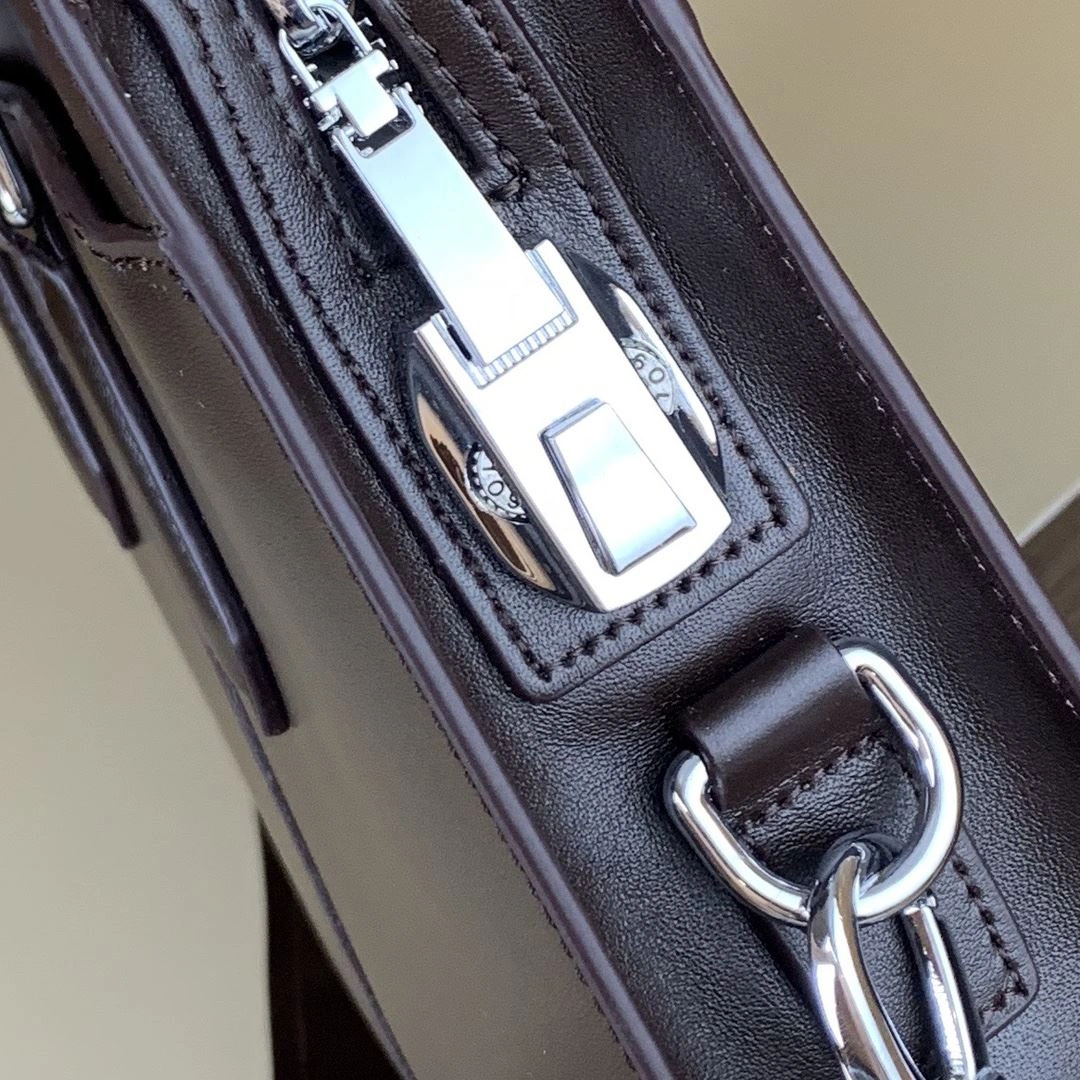 Mirror quality Mens Louis Vuitton Briefcases