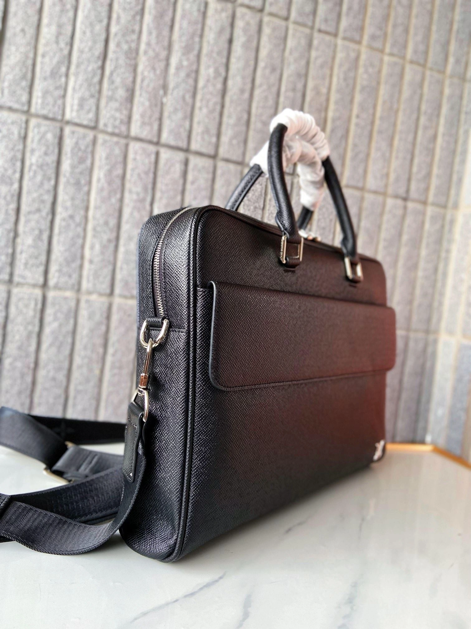High fidelity Mens Louis Vuitton Briefcases