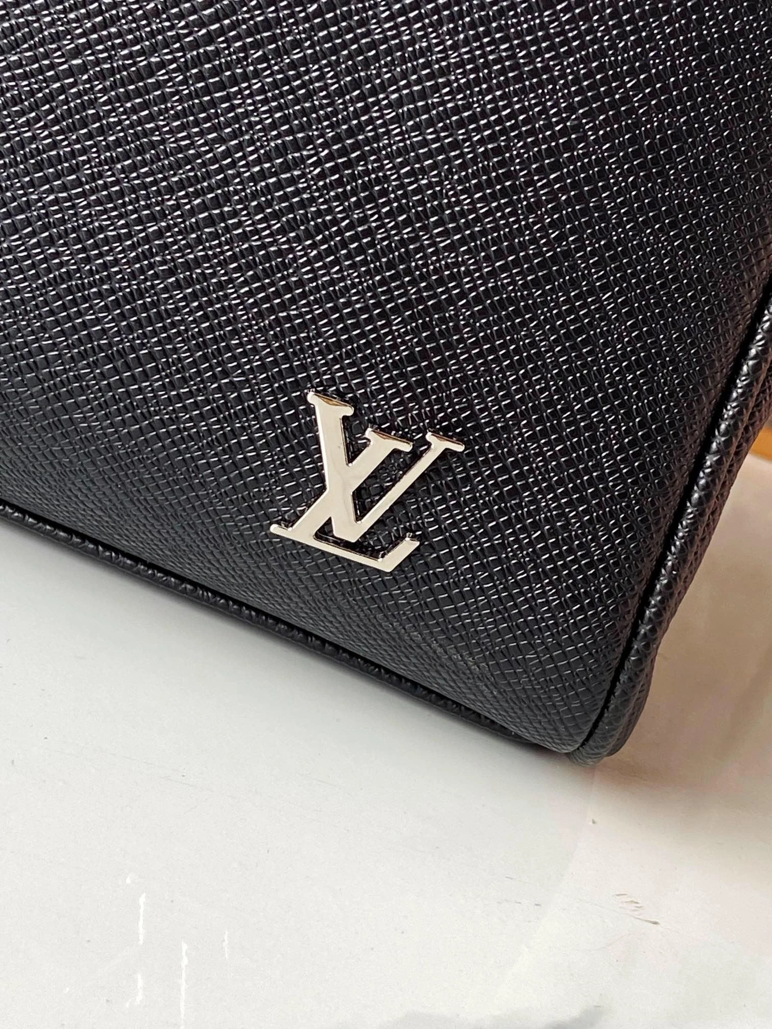 High fidelity Mens Louis Vuitton Briefcases