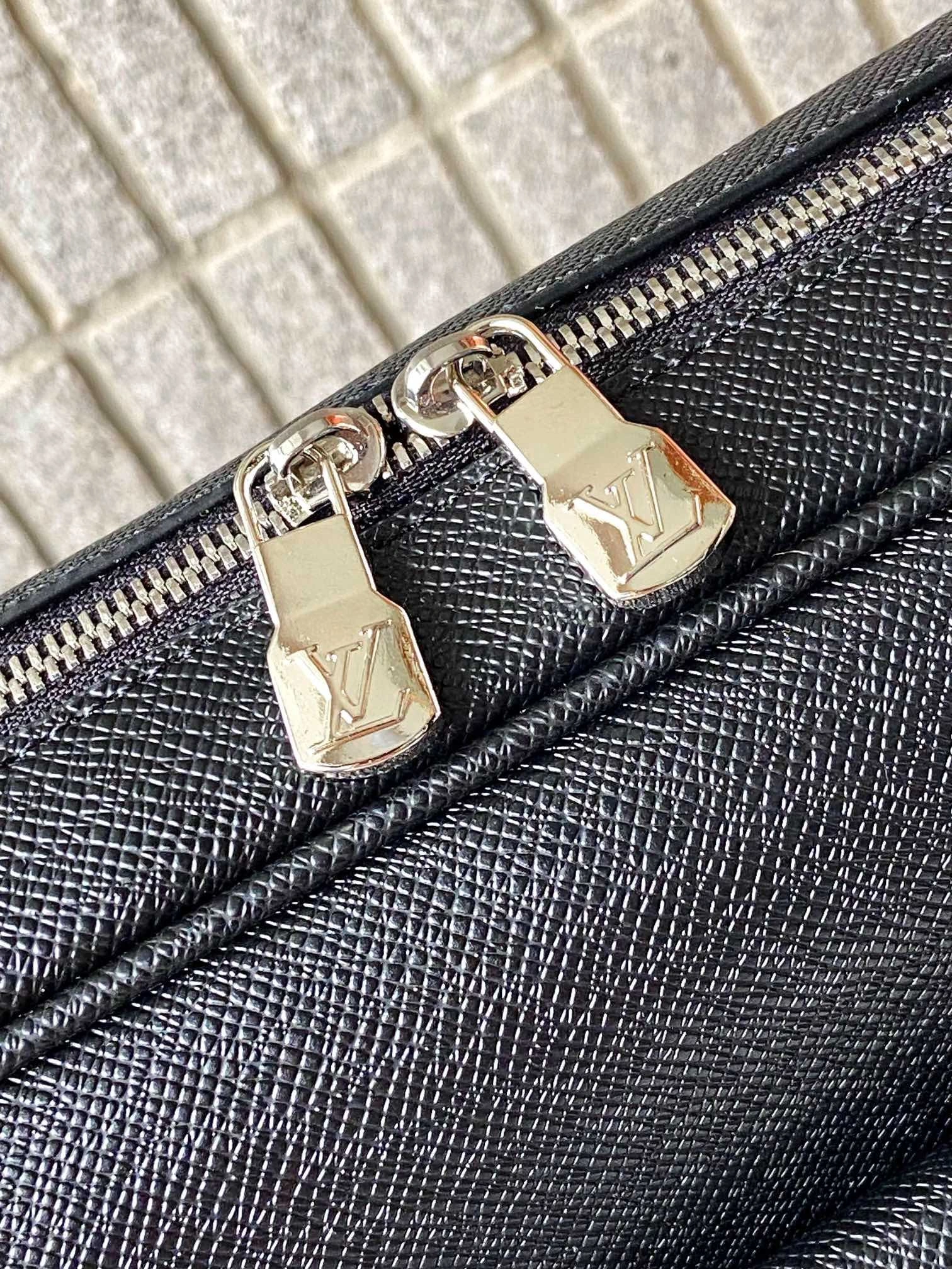 High fidelity Mens Louis Vuitton Briefcases