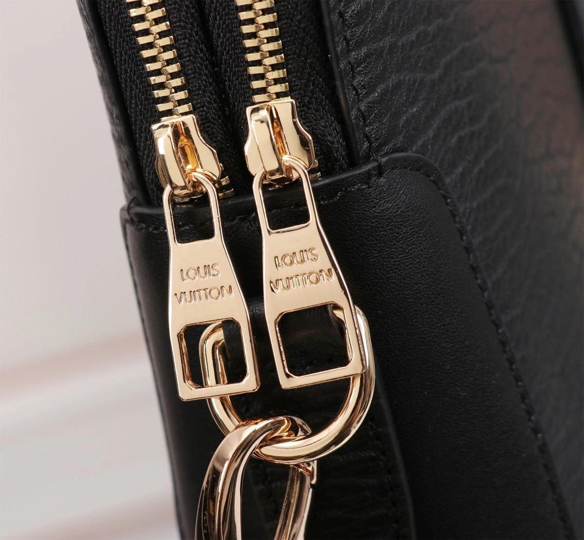 Inexpensive Mens Louis Vuitton Briefcases
