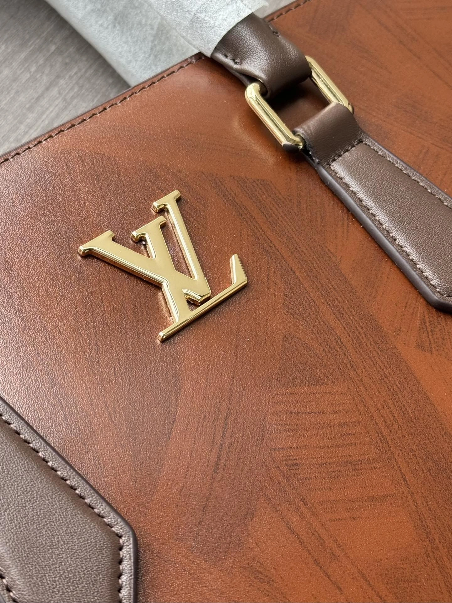 Accurate model Mens Louis Vuitton Briefcases