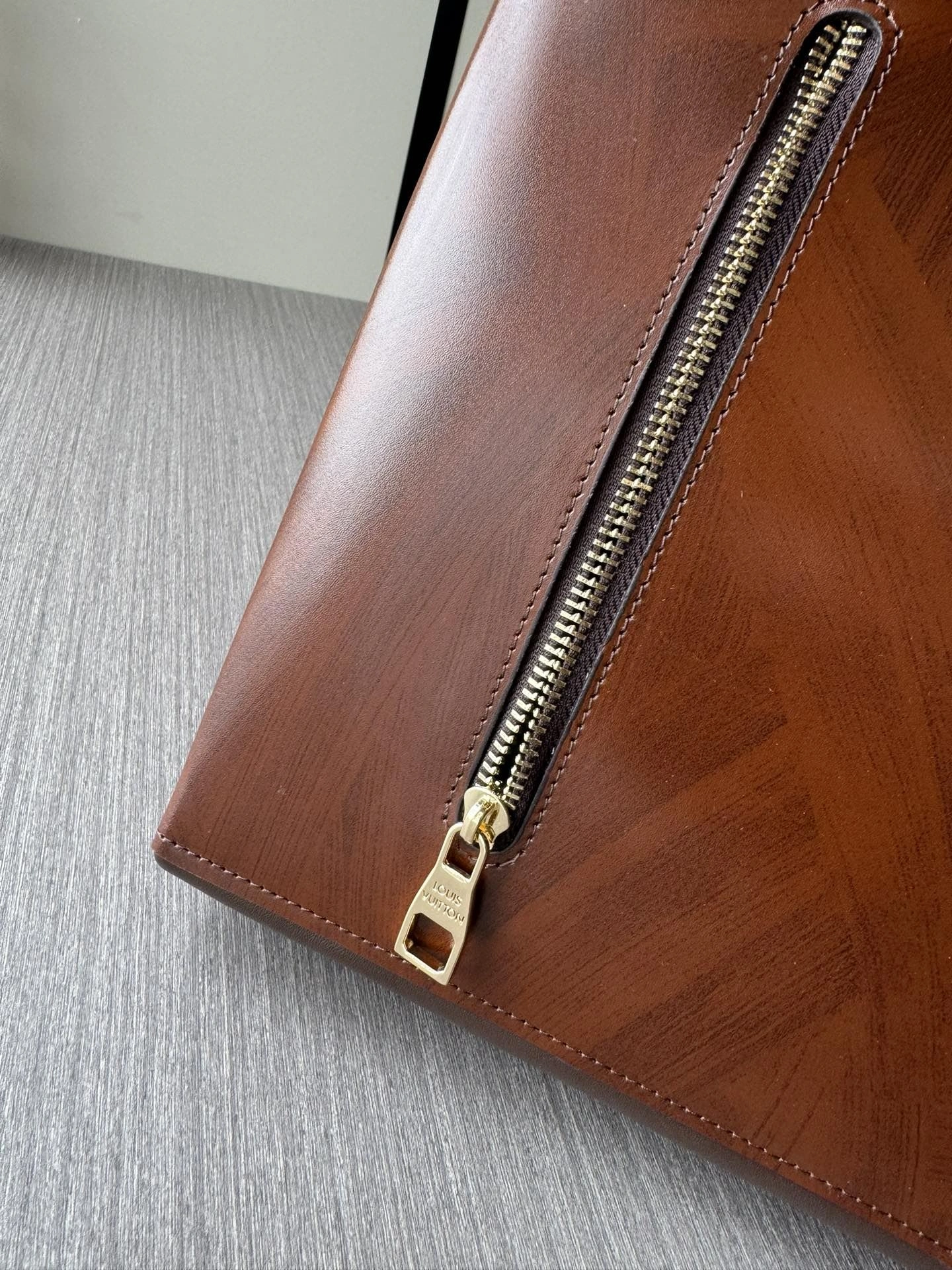 Accurate model Mens Louis Vuitton Briefcases