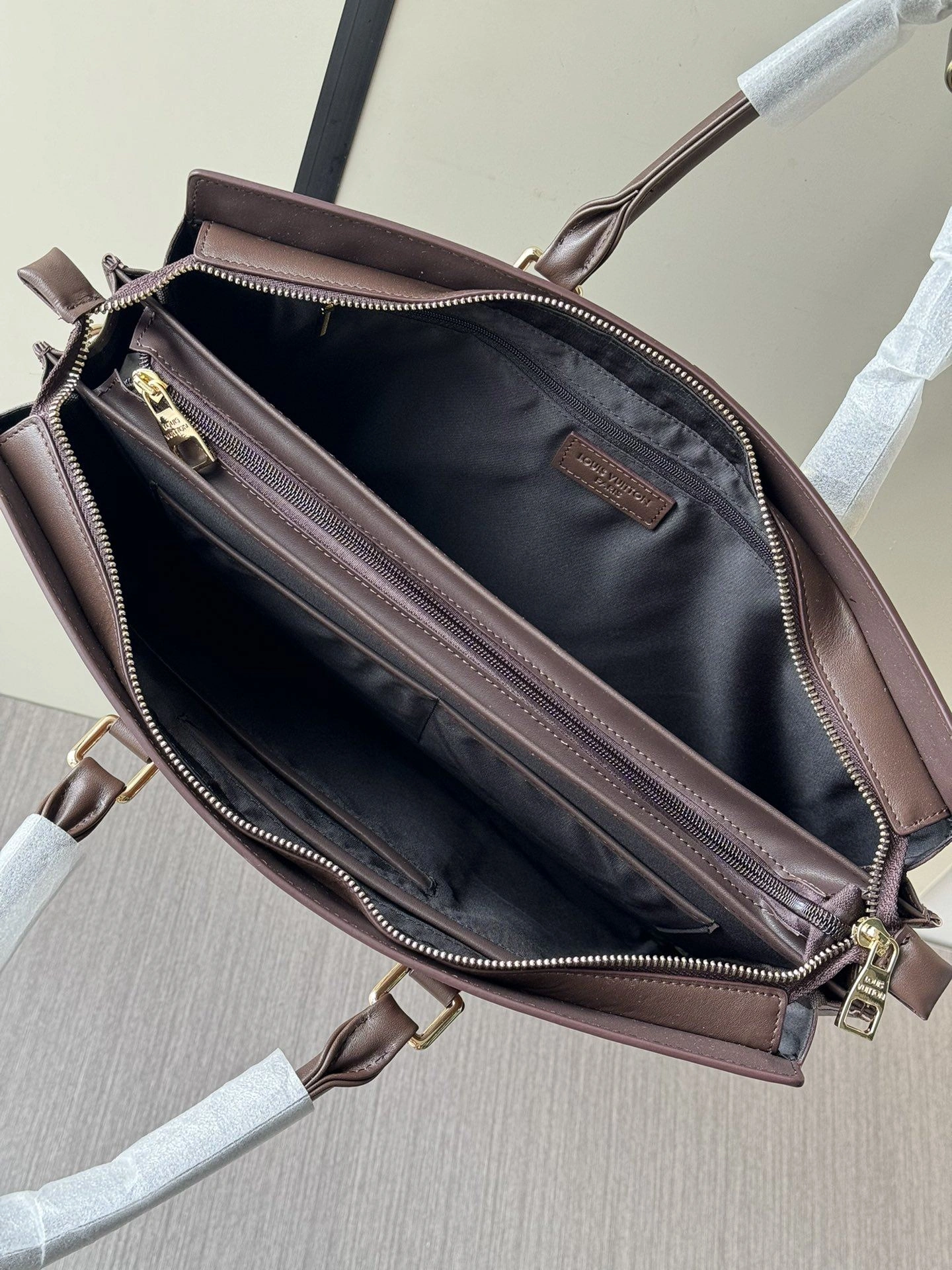 Accurate model Mens Louis Vuitton Briefcases