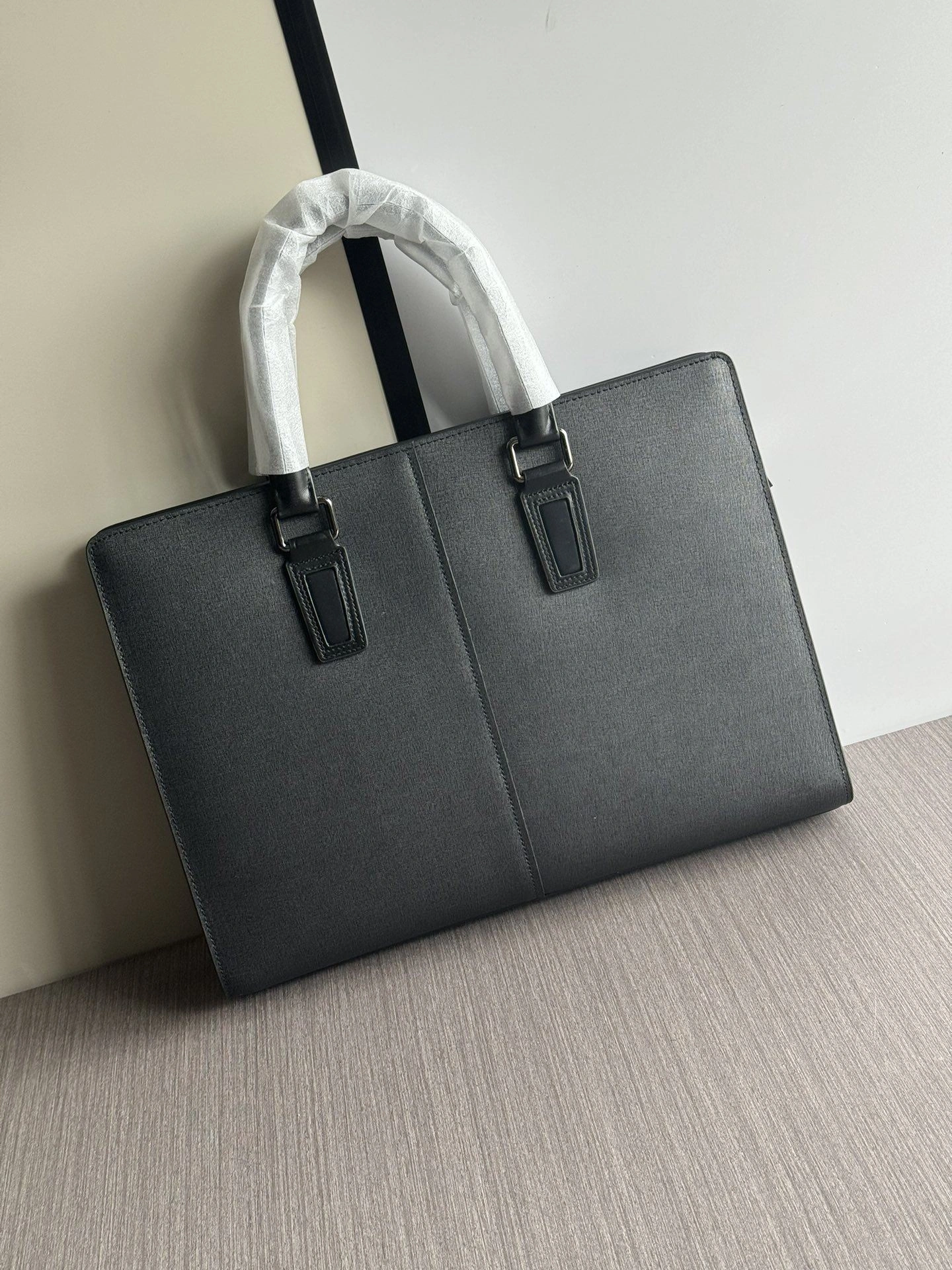 Accurate model Mens Louis Vuitton Briefcases