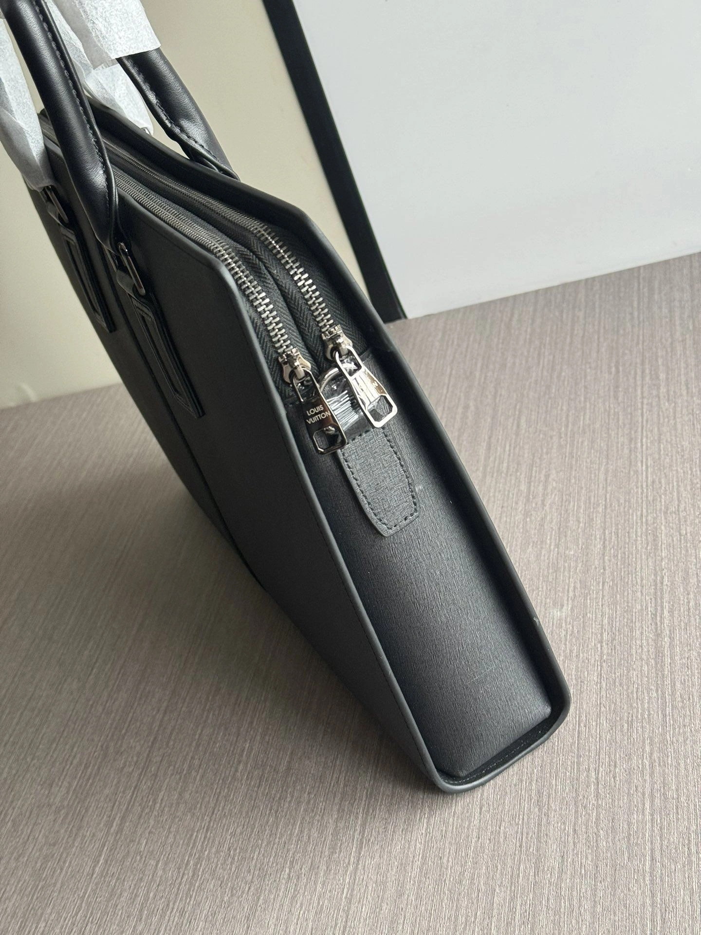 Accurate model Mens Louis Vuitton Briefcases