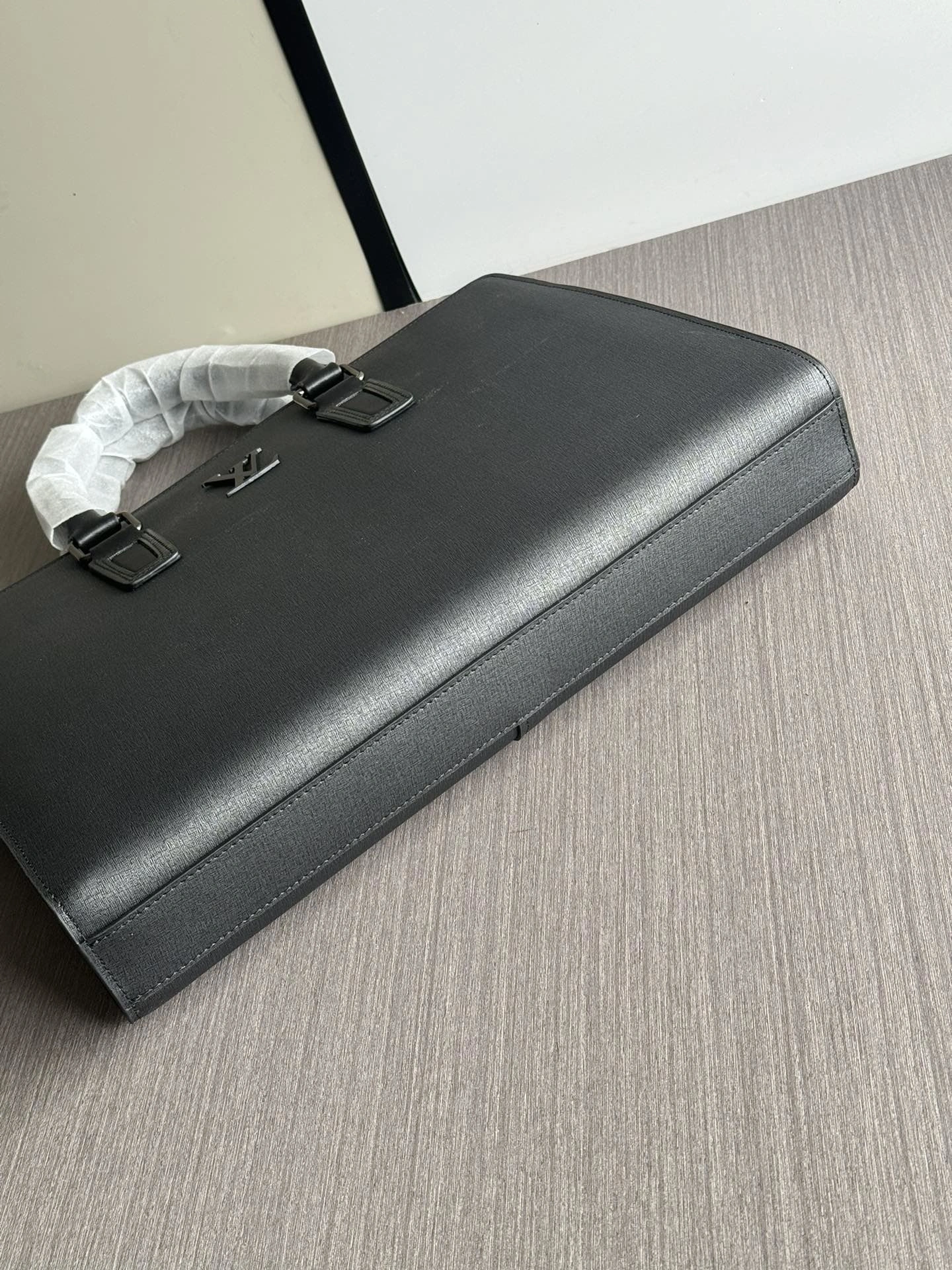 Accurate model Mens Louis Vuitton Briefcases