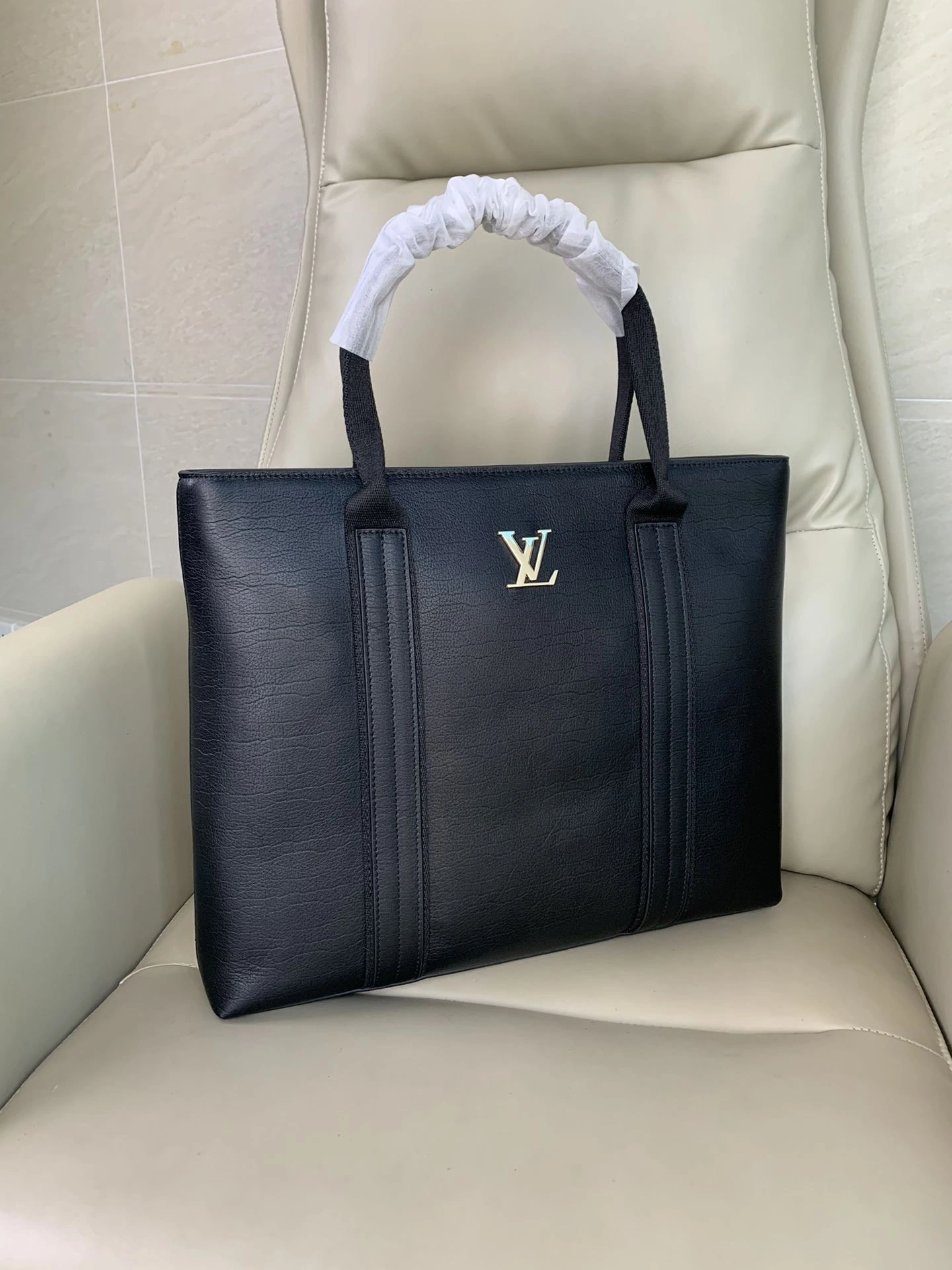 Indistinguishable Mens Louis Vuitton Briefcases