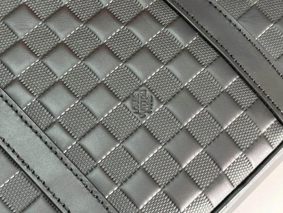 Value-priced Mens Louis Vuitton Briefcases