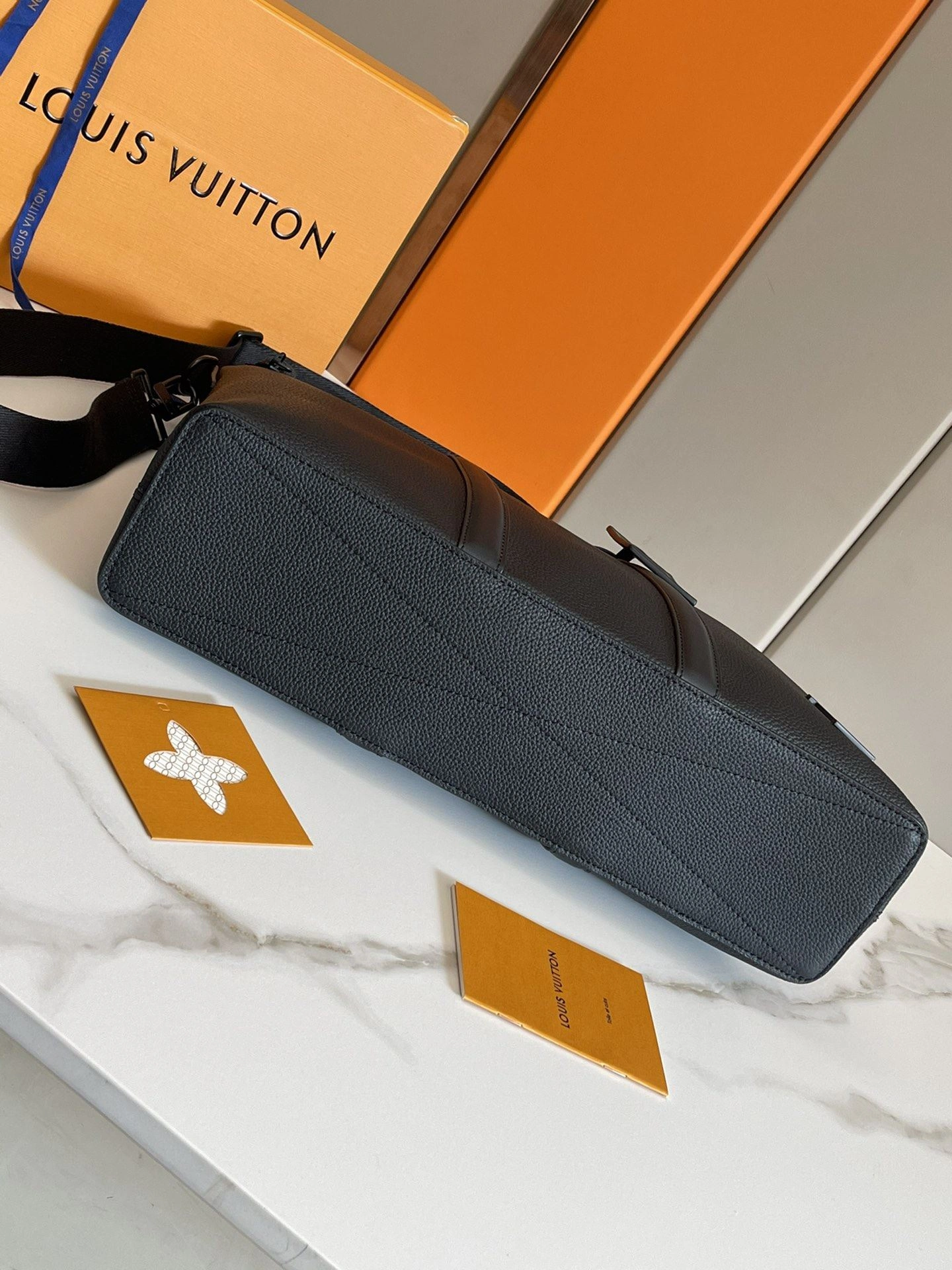 Exact replica Mens Louis Vuitton Briefcases