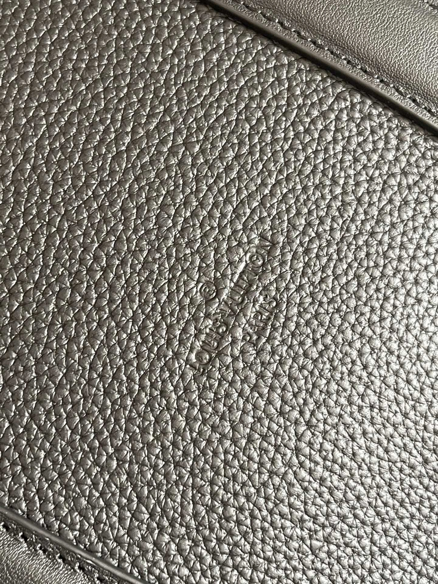 Exact replica Mens Louis Vuitton Briefcases