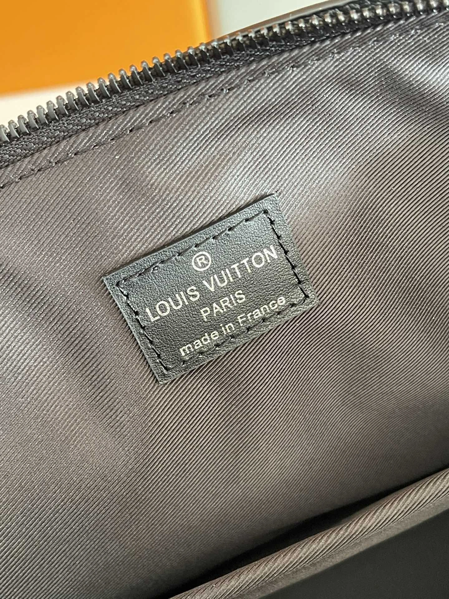 Exact replica Mens Louis Vuitton Briefcases