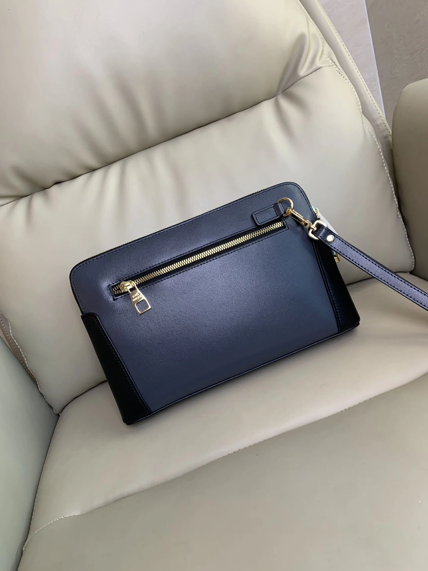 Value-priced Mens Louis Vuitton Clutch Bags