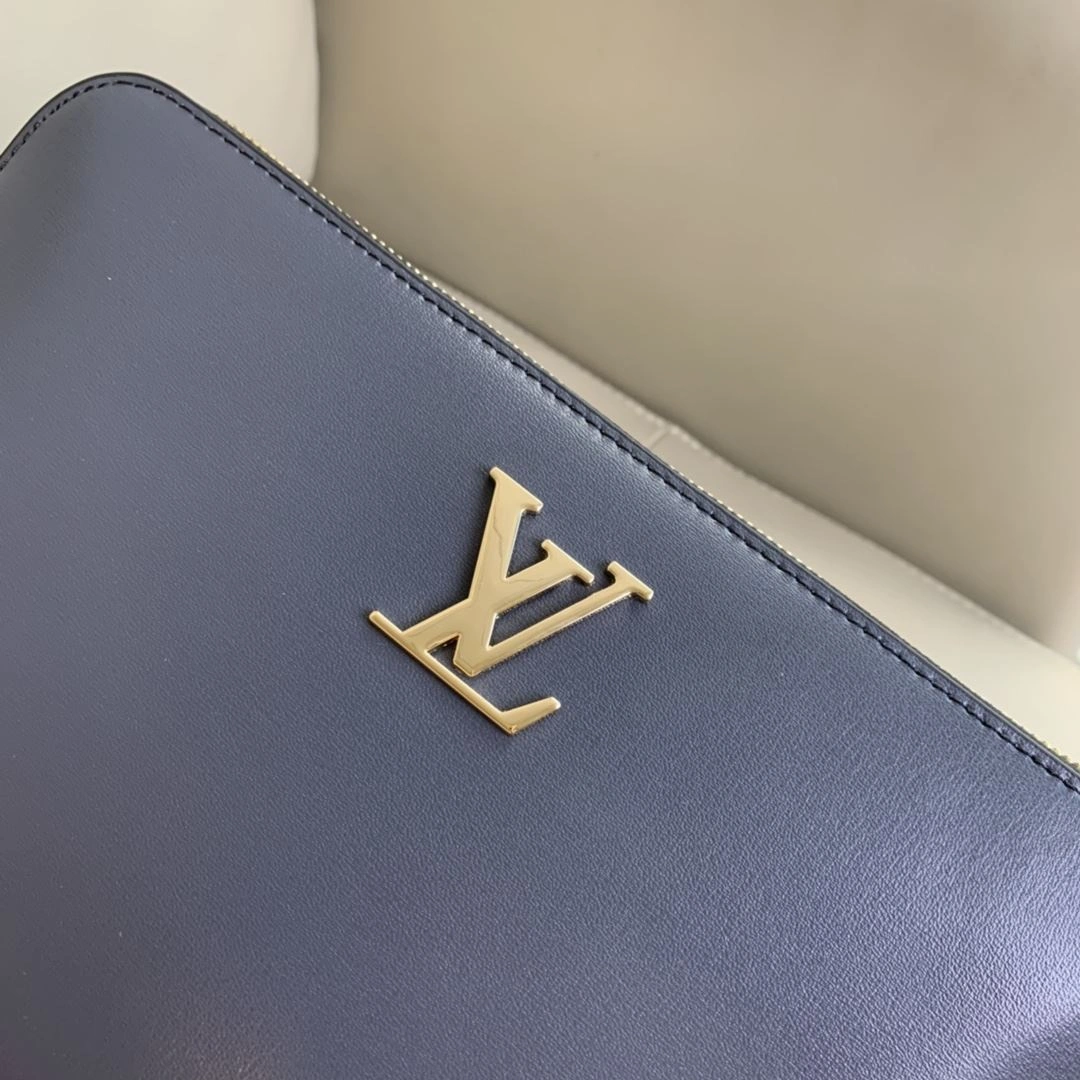 Value-priced Mens Louis Vuitton Clutch Bags