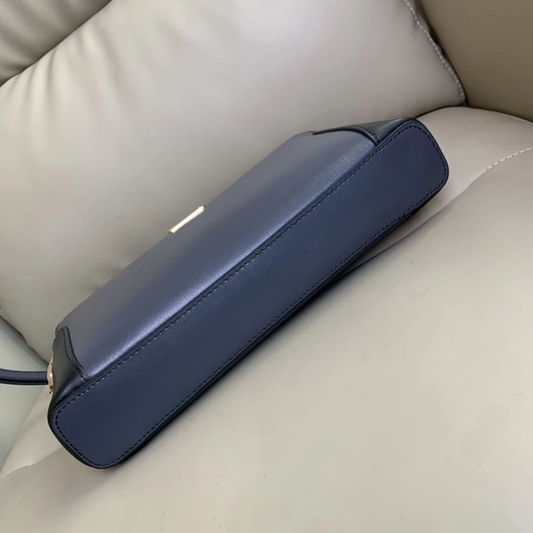 Value-priced Mens Louis Vuitton Clutch Bags