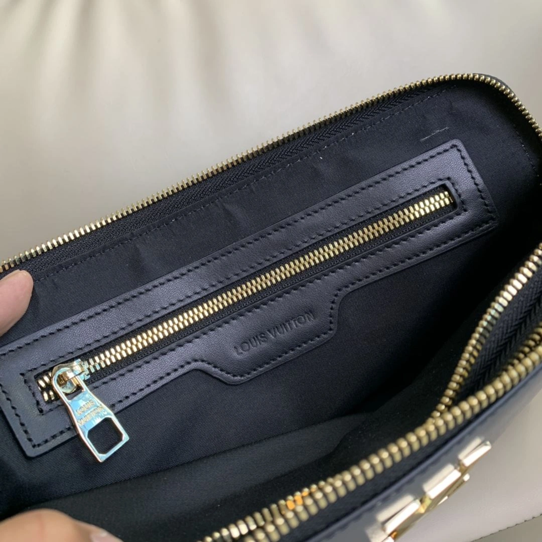 Value-priced Mens Louis Vuitton Clutch Bags
