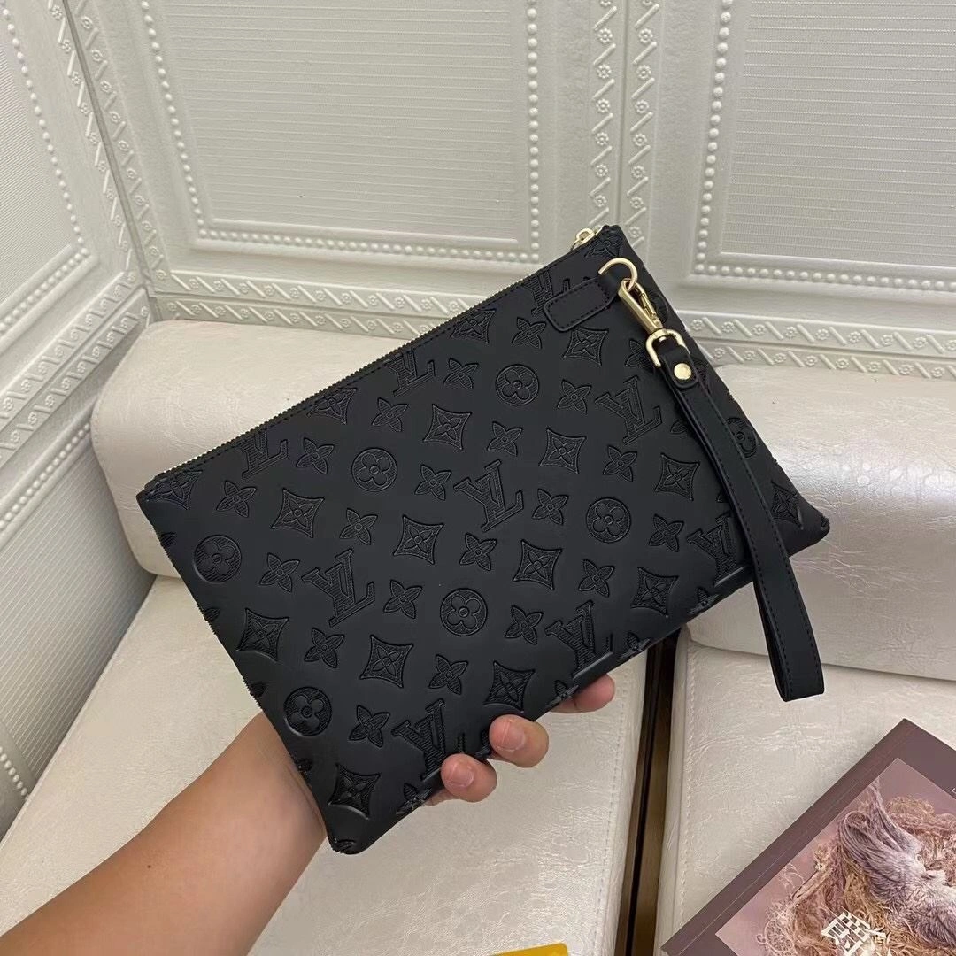 Reasonably priced Mens Louis Vuitton Clutch Bags