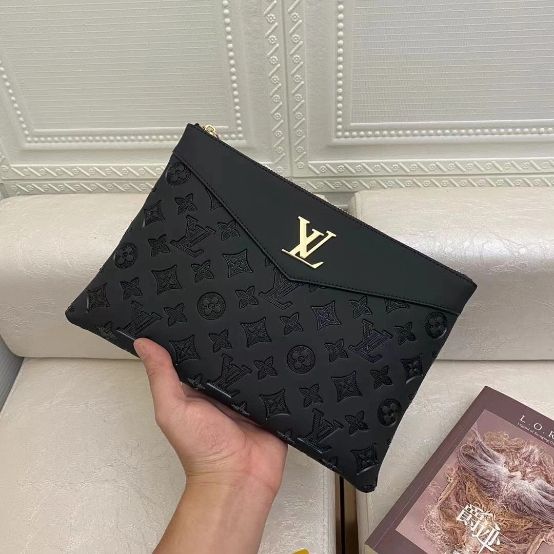 Reasonably priced Mens Louis Vuitton Clutch Bags