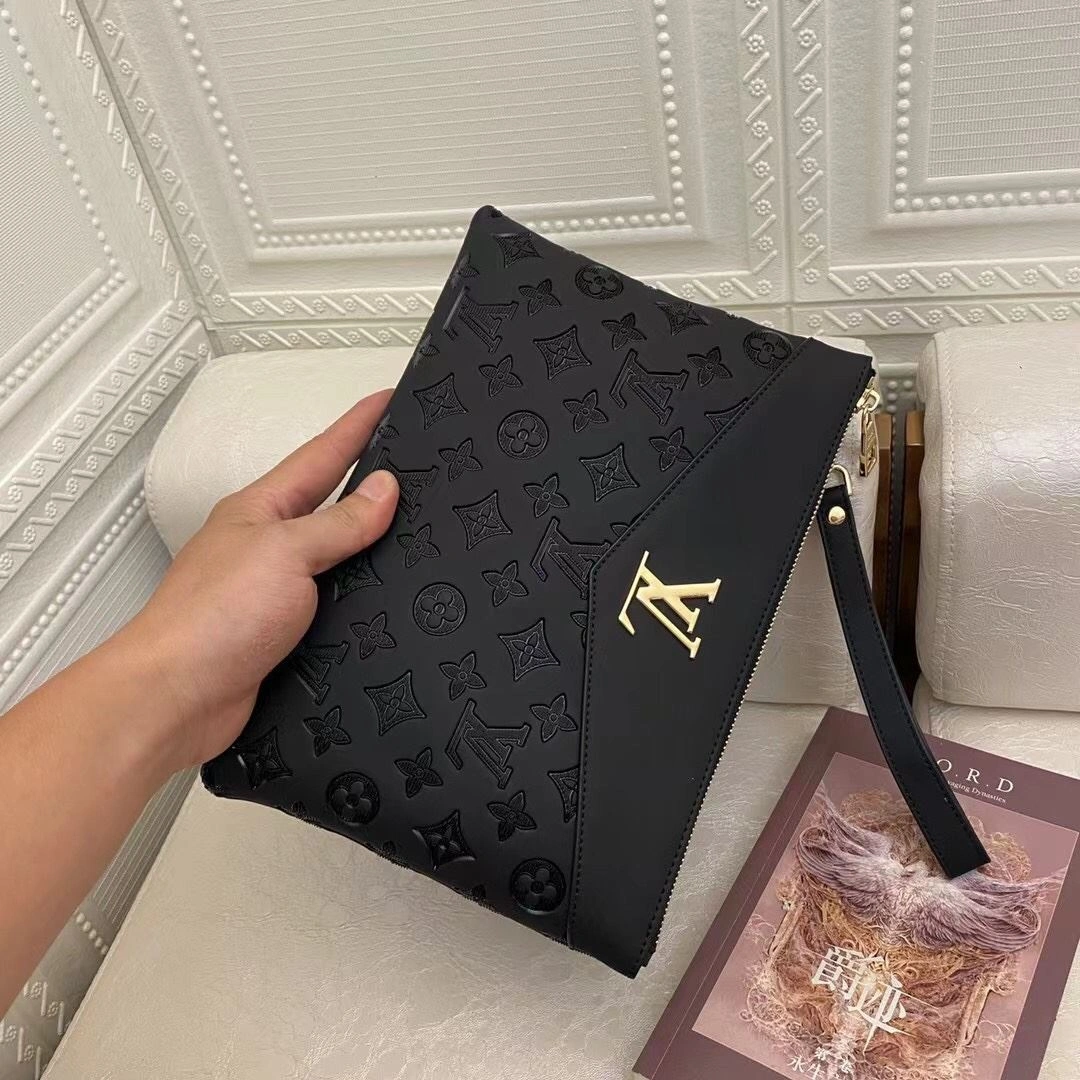 Reasonably priced Mens Louis Vuitton Clutch Bags