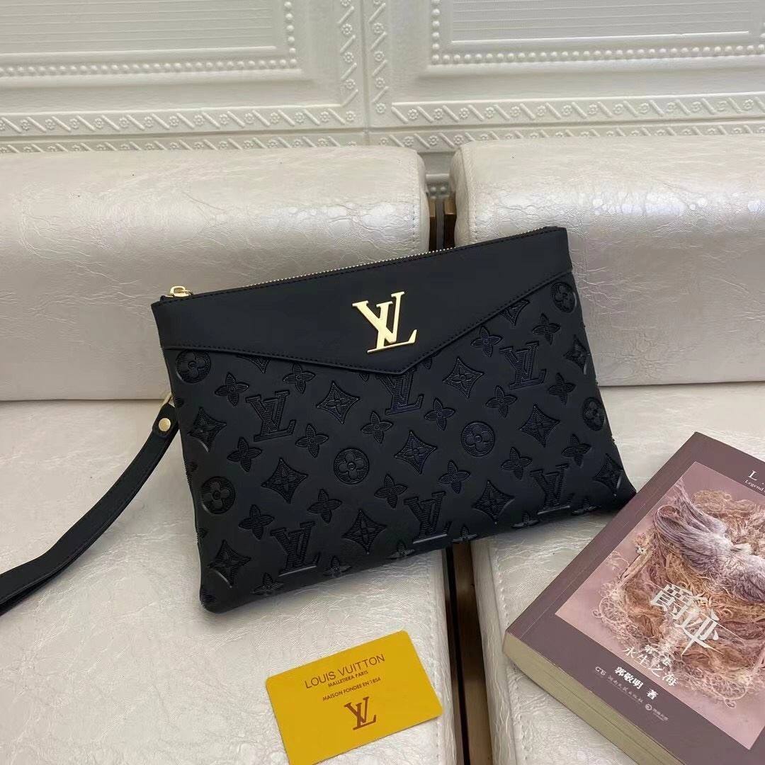 Reasonably priced Mens Louis Vuitton Clutch Bags