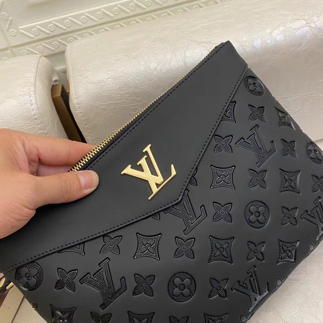 Reasonably priced Mens Louis Vuitton Clutch Bags