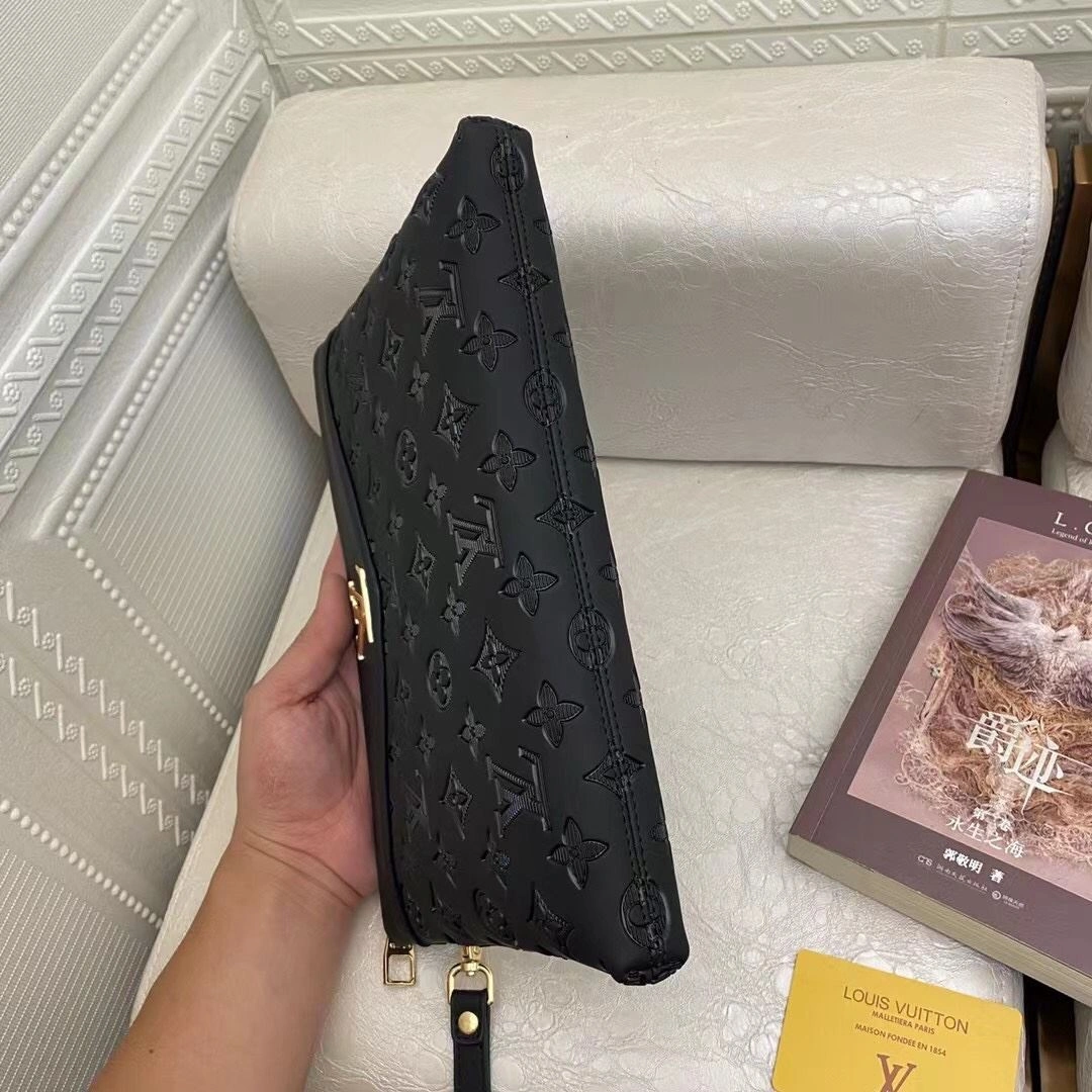 Reasonably priced Mens Louis Vuitton Clutch Bags