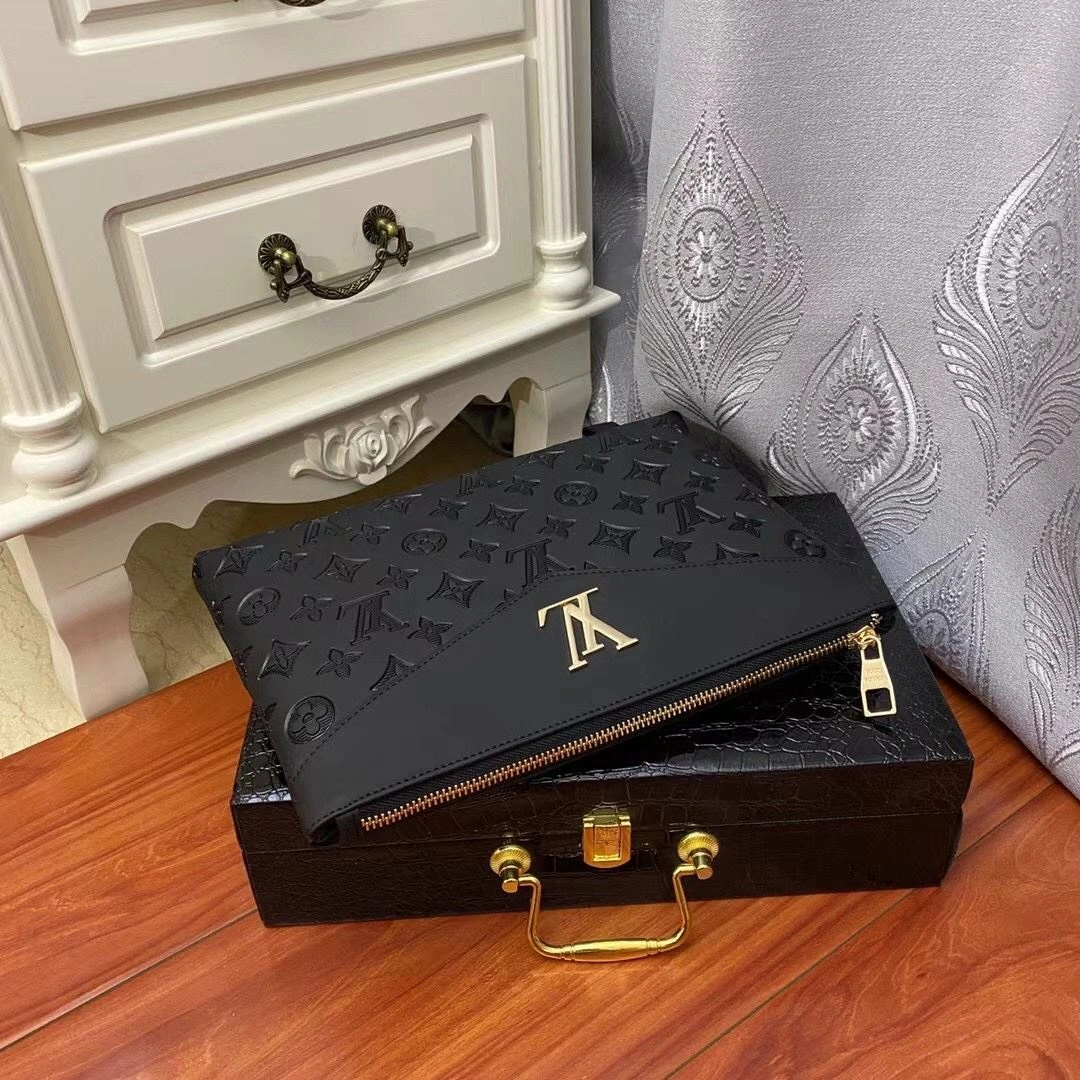 Perfect replica Mens Louis Vuitton Clutch Bags