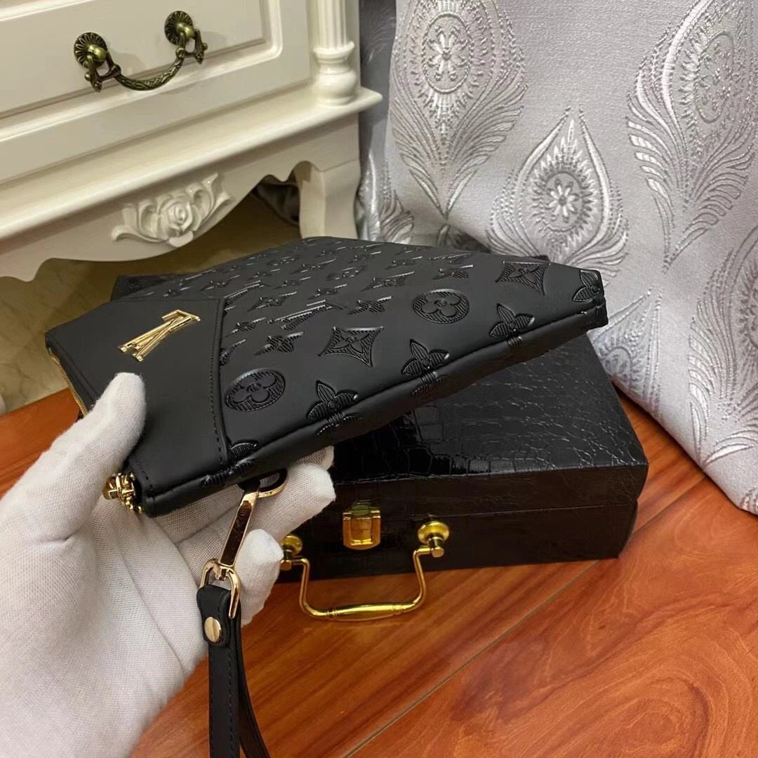 Perfect replica Mens Louis Vuitton Clutch Bags