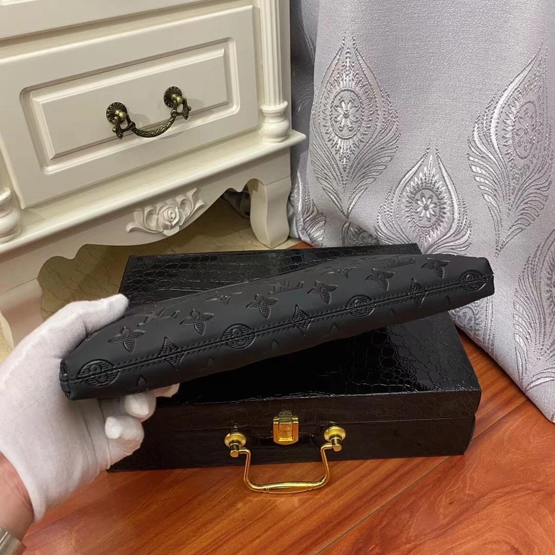 Perfect replica Mens Louis Vuitton Clutch Bags