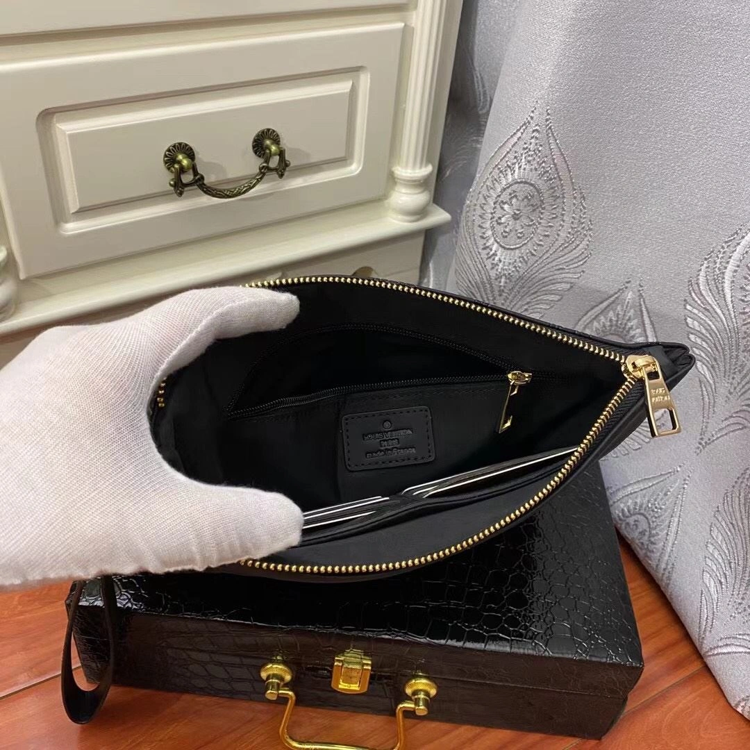 Perfect replica Mens Louis Vuitton Clutch Bags
