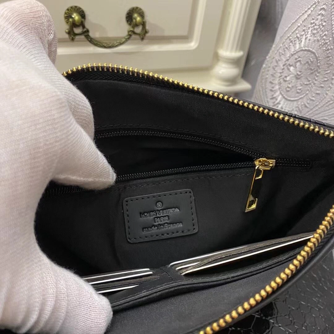 Perfect replica Mens Louis Vuitton Clutch Bags