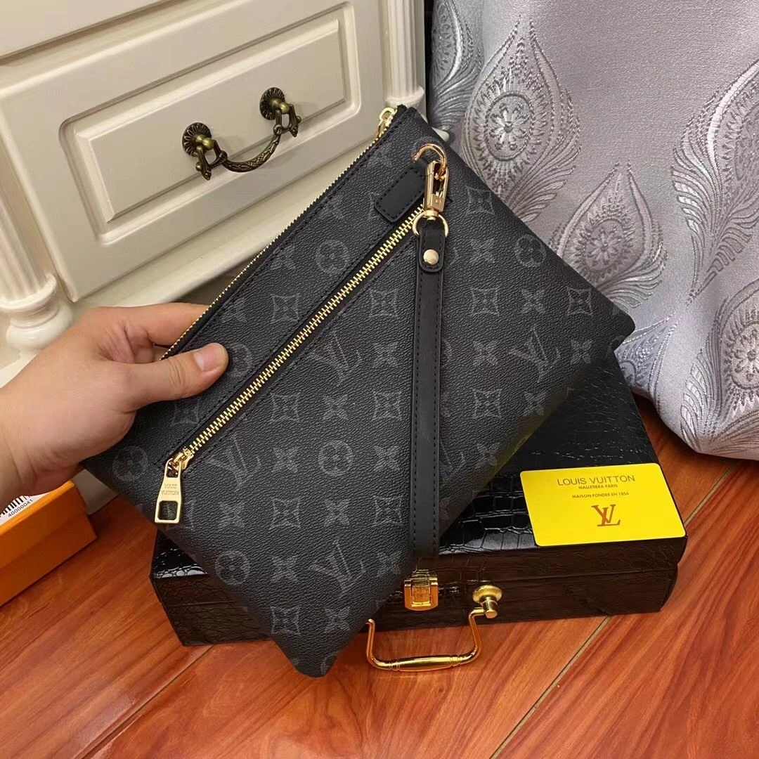 Top mirror Mens Louis Vuitton Clutch Bags