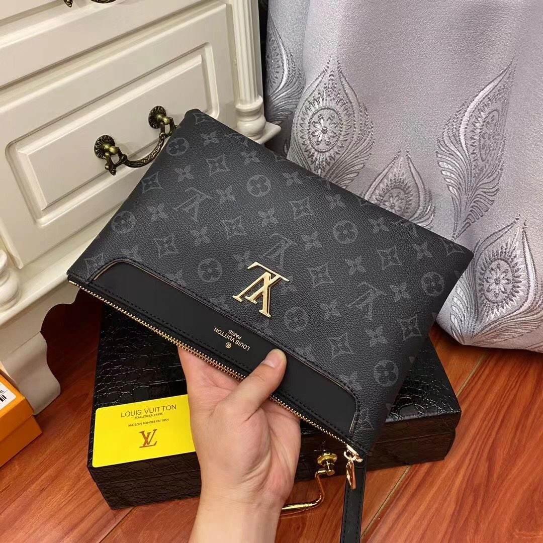 Top mirror Mens Louis Vuitton Clutch Bags