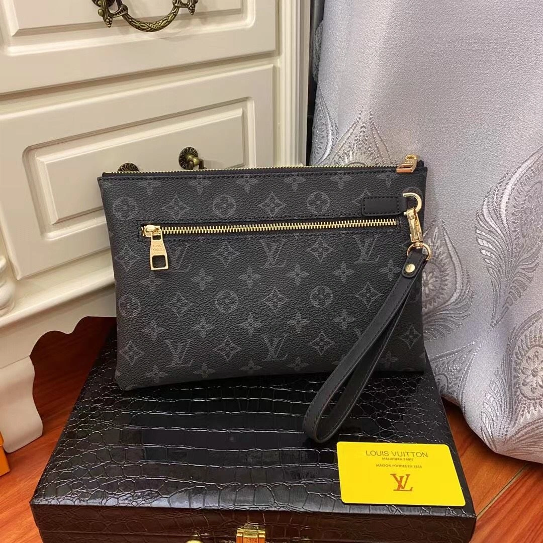Top mirror Mens Louis Vuitton Clutch Bags