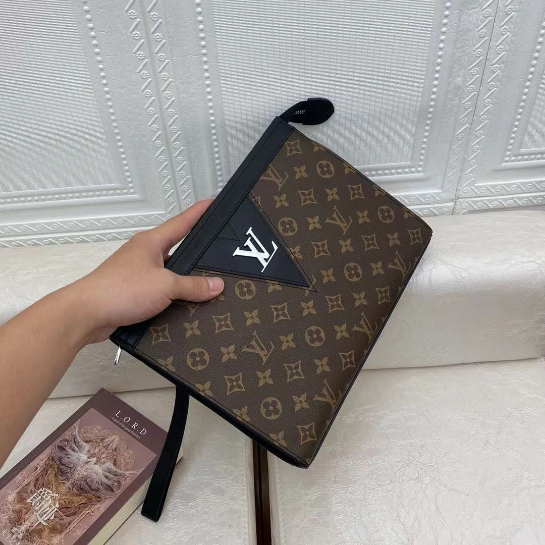 Reasonably priced Mens Louis Vuitton Clutch Bags