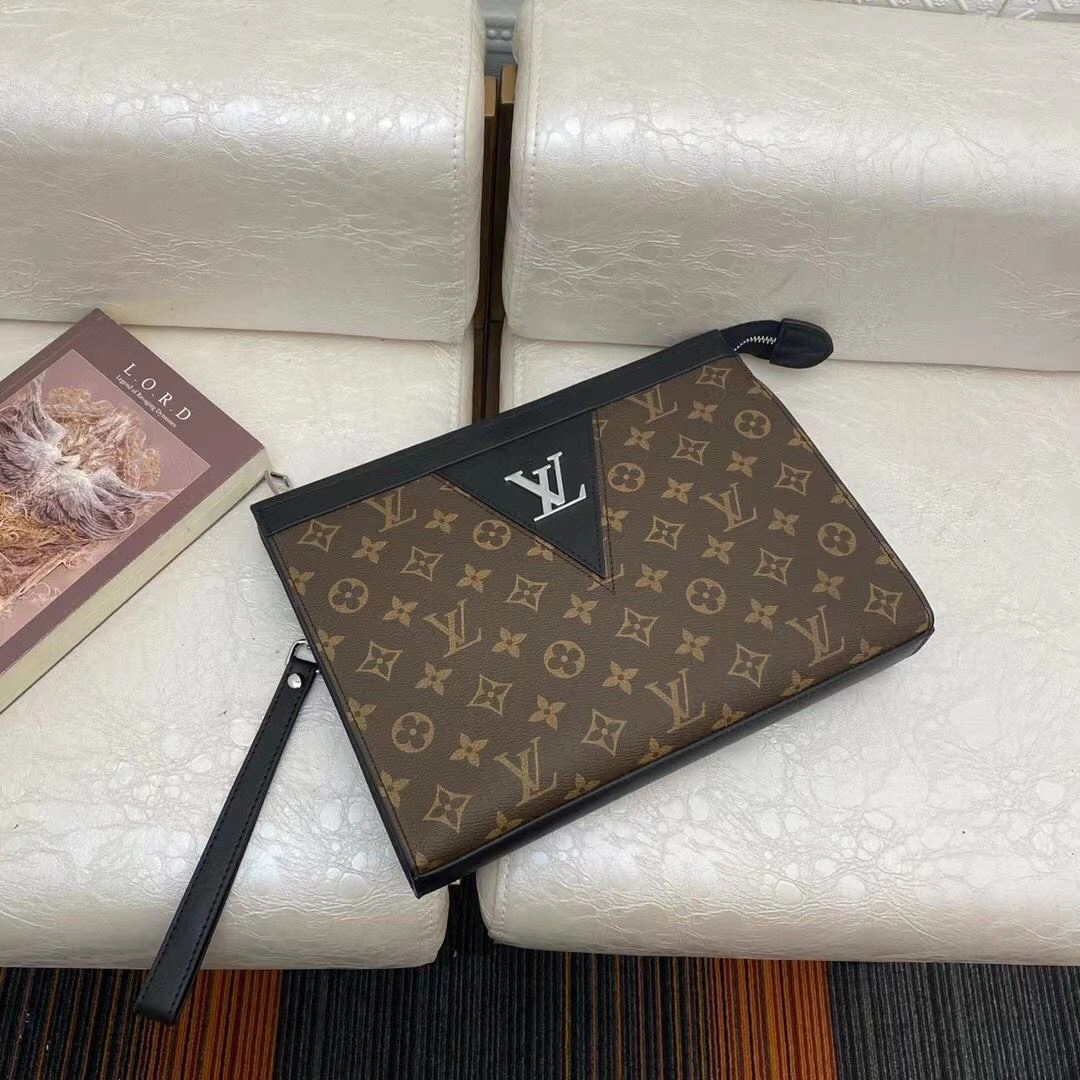 Reasonably priced Mens Louis Vuitton Clutch Bags