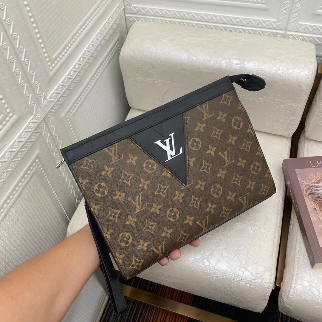 Reasonably priced Mens Louis Vuitton Clutch Bags