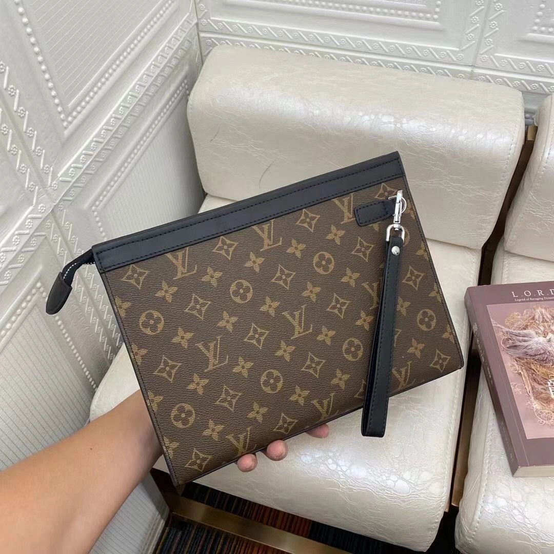 Reasonably priced Mens Louis Vuitton Clutch Bags
