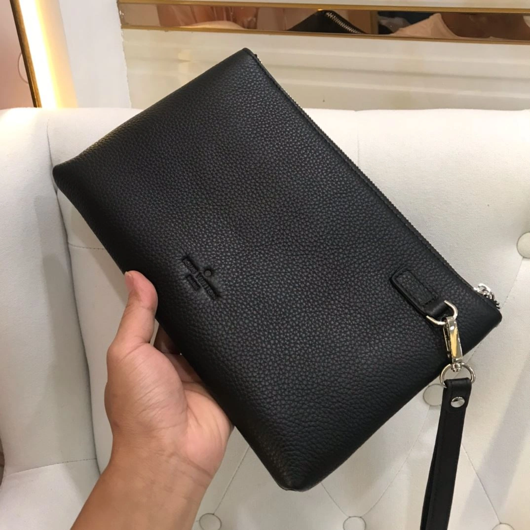Accurate model Mens Louis Vuitton Clutch Bags