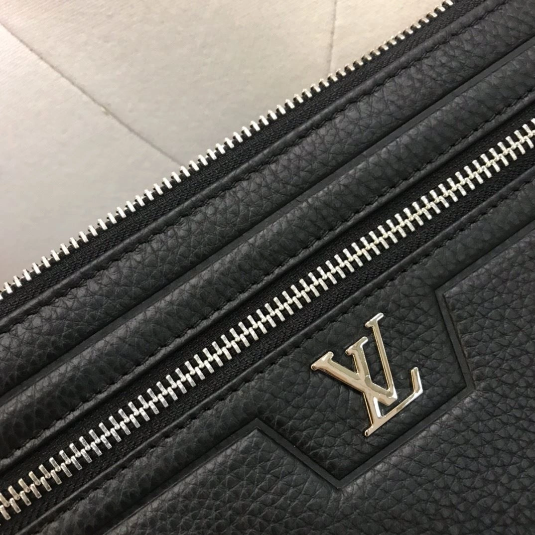 Accurate model Mens Louis Vuitton Clutch Bags