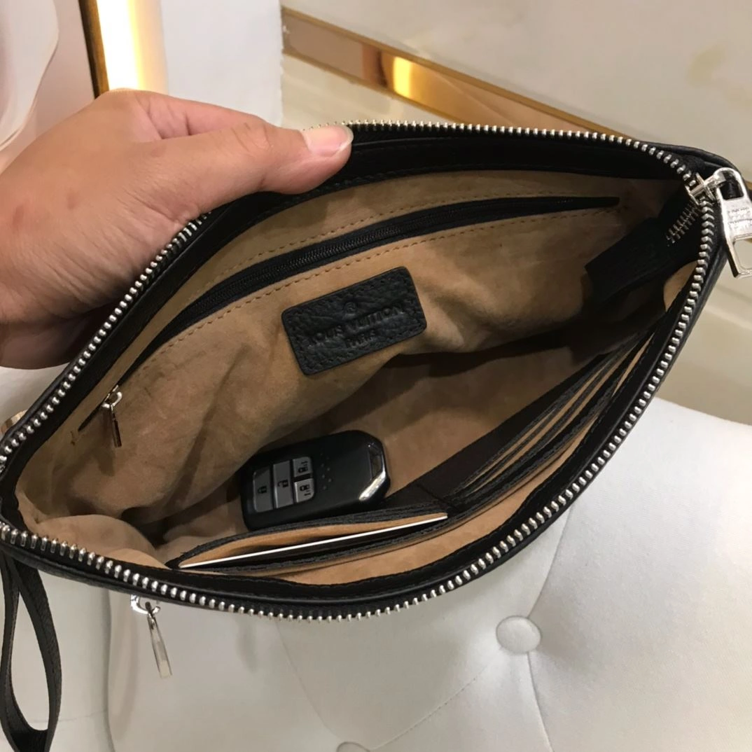 Accurate model Mens Louis Vuitton Clutch Bags