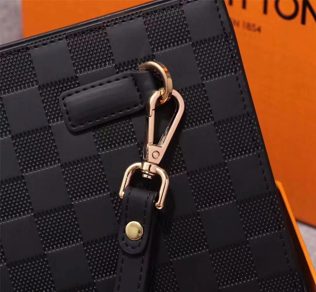 Top mirror Mens Louis Vuitton Clutch Bags