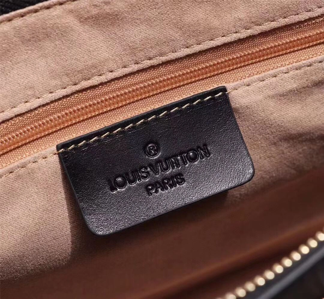 Top mirror Mens Louis Vuitton Clutch Bags