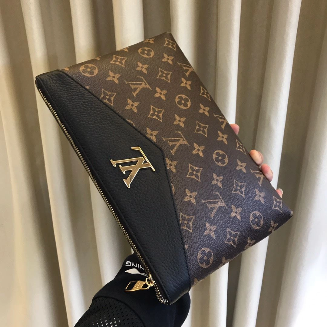 Mirror quality Mens Louis Vuitton Clutch Bags