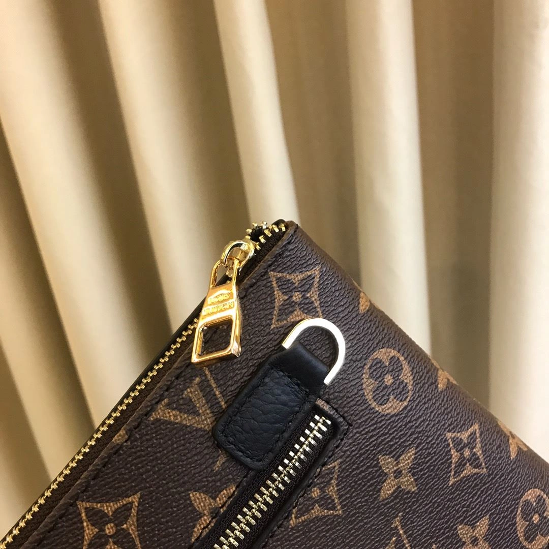 Mirror quality Mens Louis Vuitton Clutch Bags