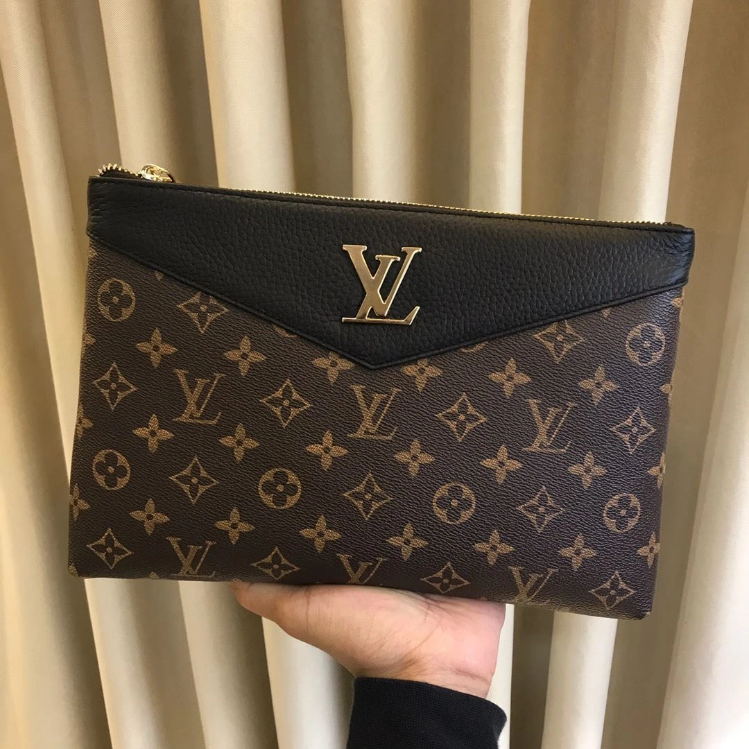 Mirror quality Mens Louis Vuitton Clutch Bags