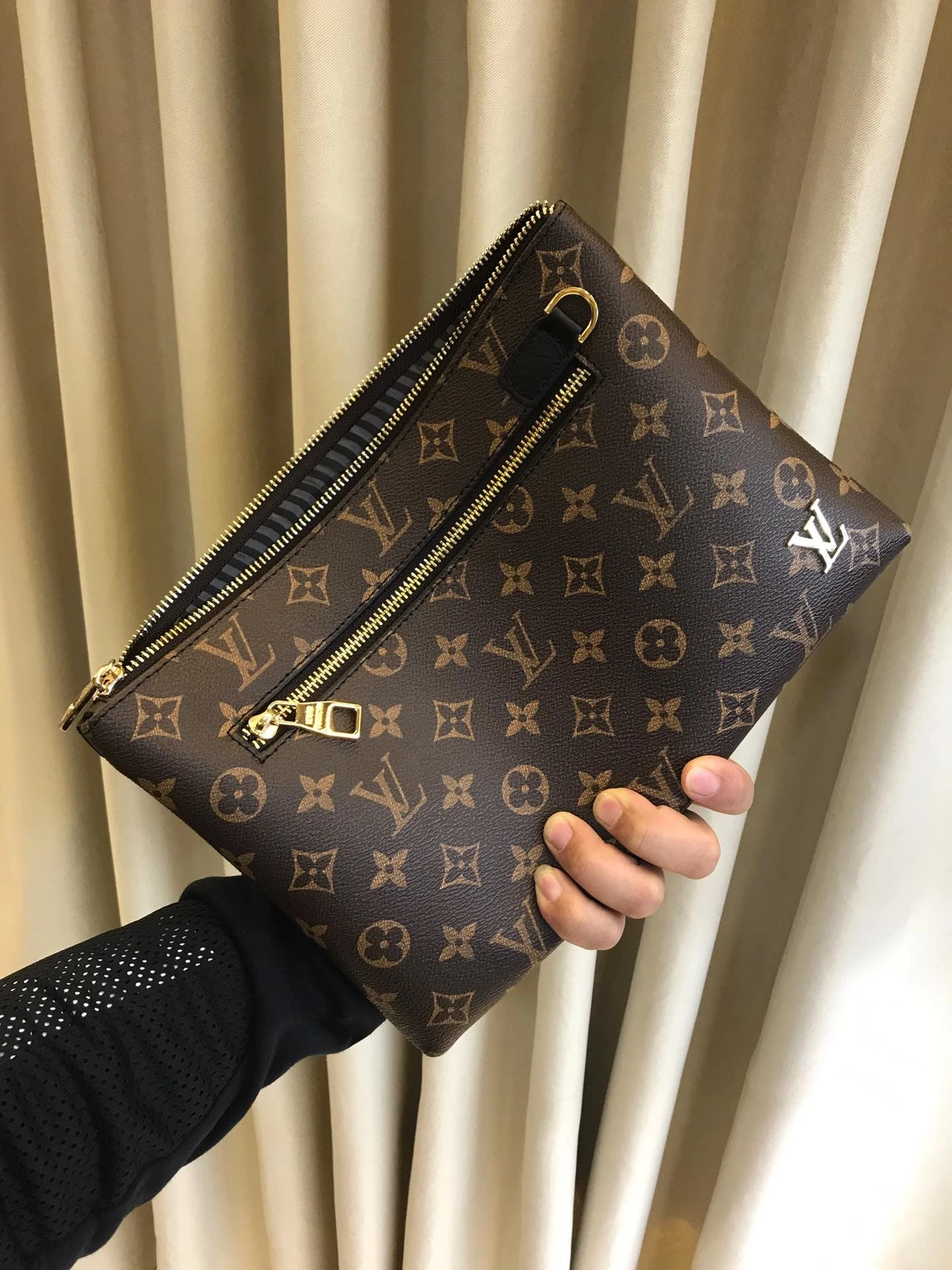 Mirror quality Mens Louis Vuitton Clutch Bags